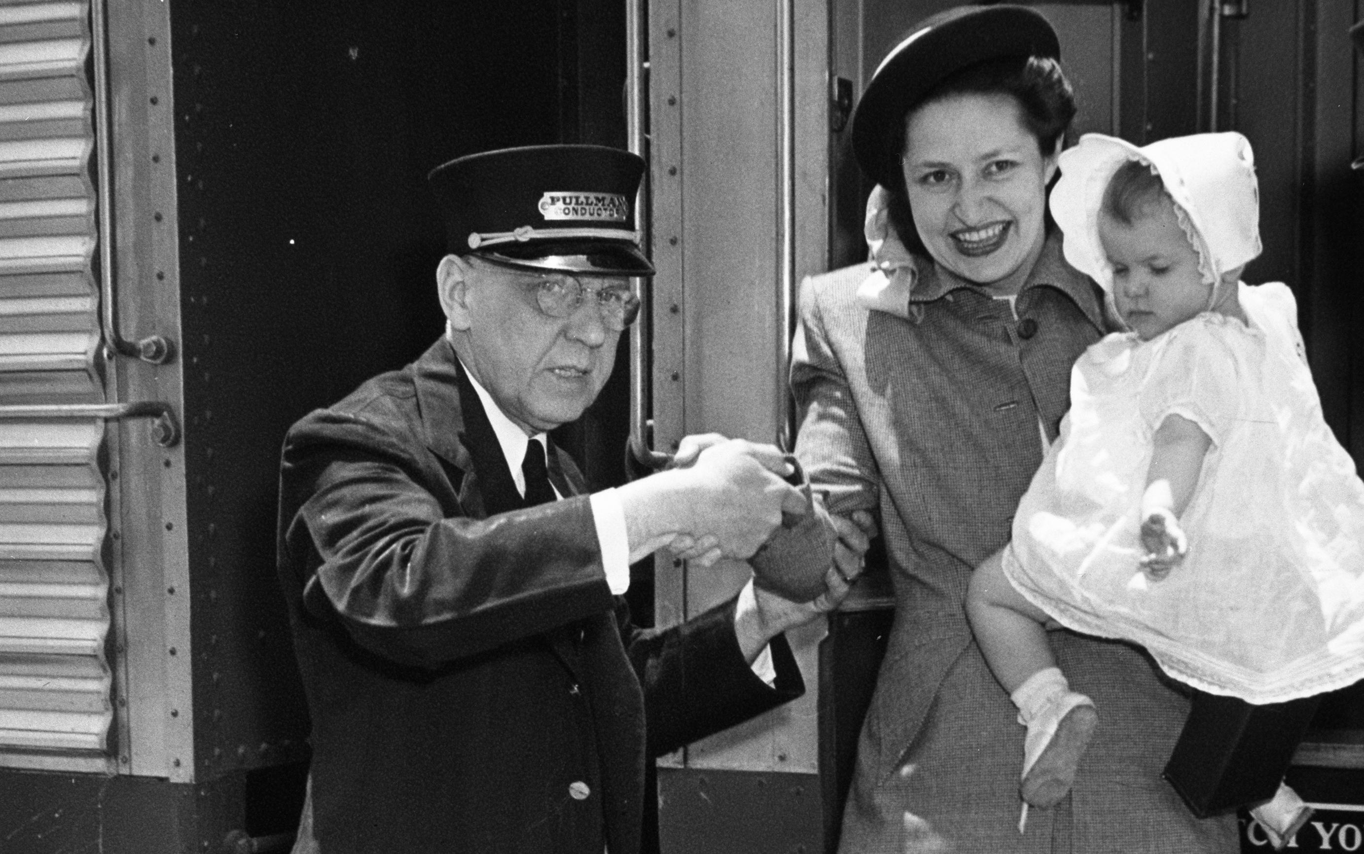 Photo - Lady Bird Johnson and her daughter Luci, 1948 - LBJ Library